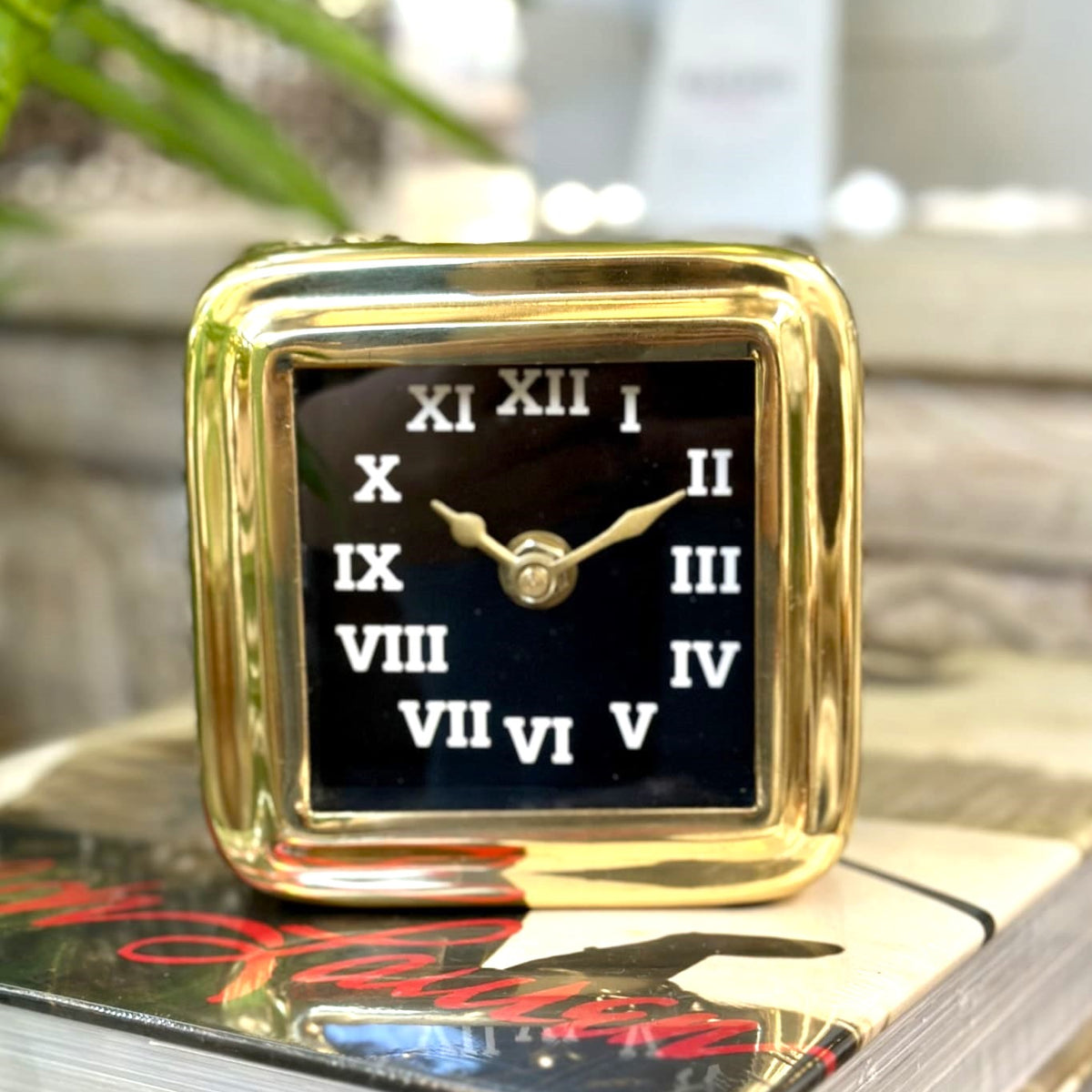 Champagne Gold Table Clock – Magpie Style
